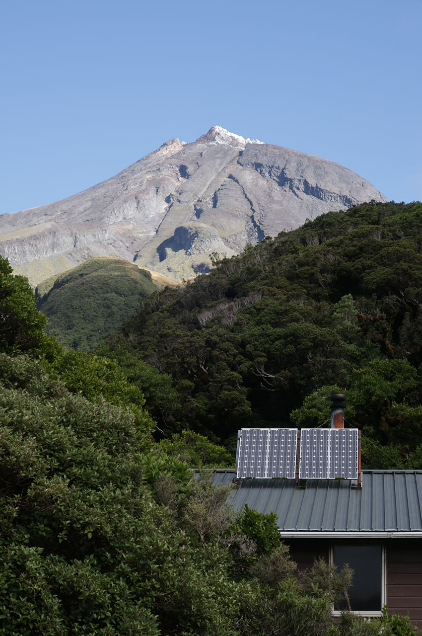 Pouakai hut, Holly hut and back, with a twist – Jog around the Blog
